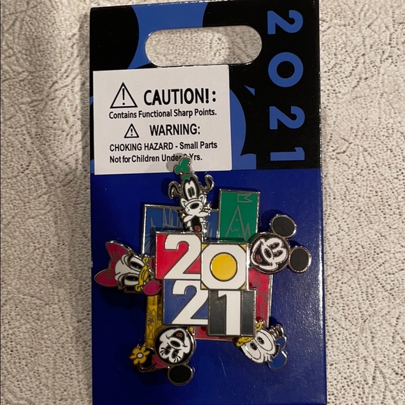 Disney | Jewelry | Disney 22 Spinning Character Pin Nwt | Poshmark